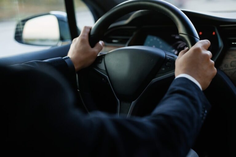 Drive With Your Hands in the 9 and 3 O’Clock Position: A Safer Way to ...